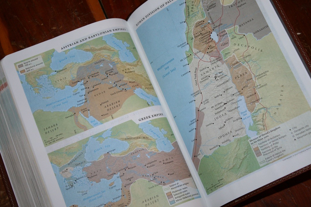 The Wayfinding Bible Review - Bible Buying Guide