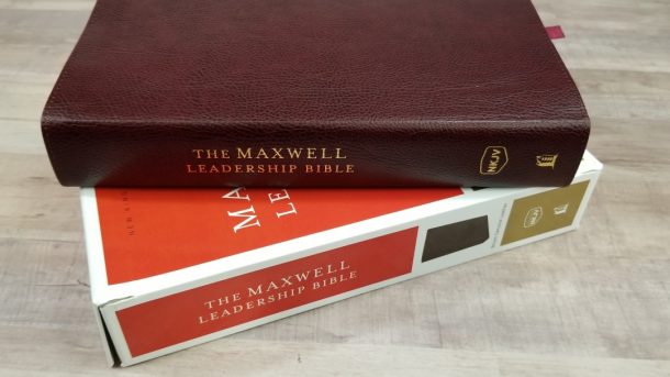 The Maxwell Leadership Bible - Review - Bible Buying Guide