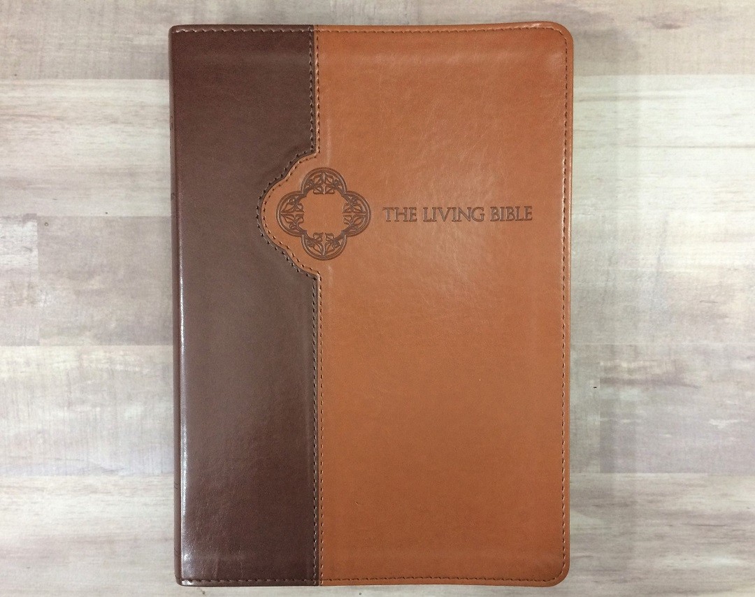 The Living Bible Large Print Review Bible Buying Guide