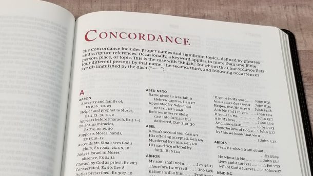 NKJV Classic Verse-by-Verse Center-Column Comfort Print Reference Bible ...