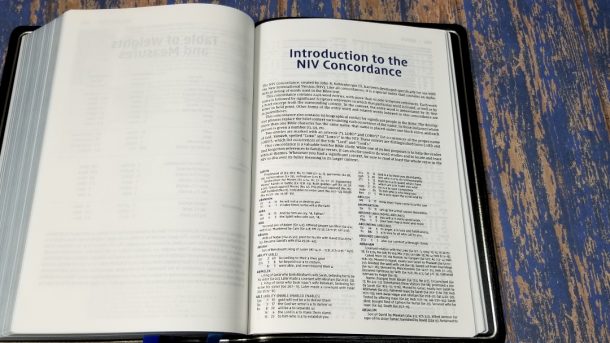 NIV Deluxe Single-Column Reference Bible Premier Collection Review ...