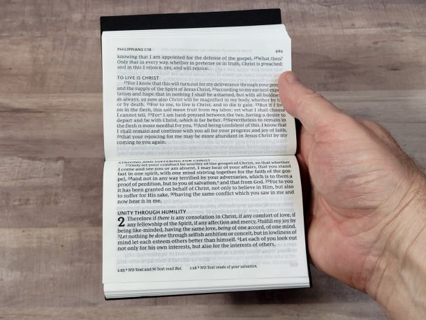 NKJV New Testament Flipback Edition - Bible Buying Guide
